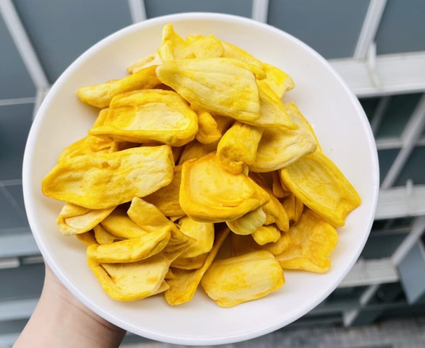 How Many Calories Are in Dried Jackfruit Chips?